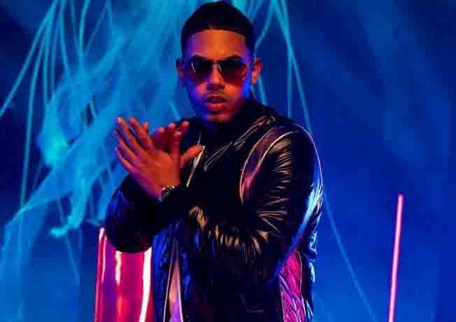Mike Towers usará escenario 360 en el Palacio de los Deportes de Santo ...